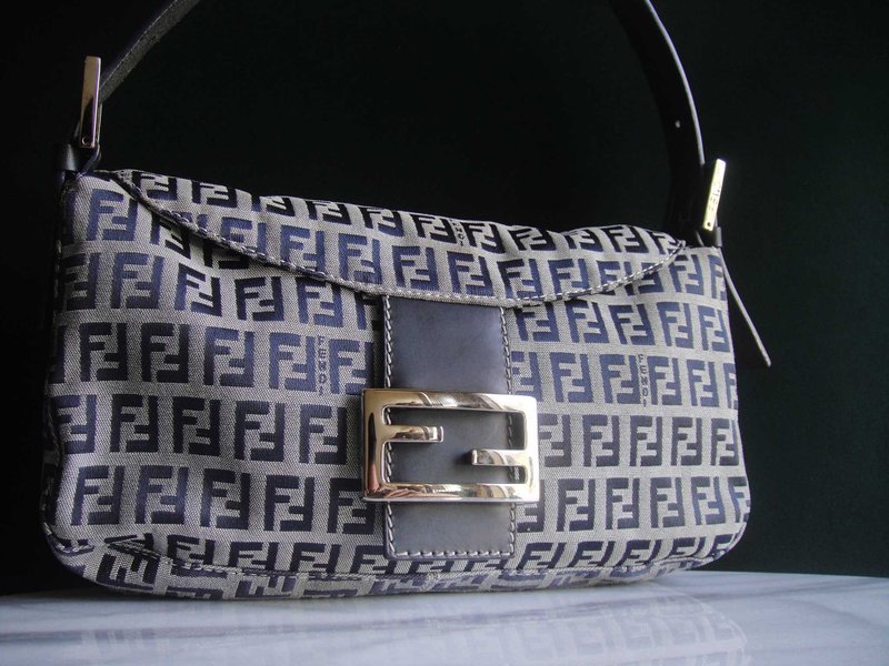 【老時光 OLD-TIME】早期二手老包義大利製FENDI手提包肩背包 - 設計館 老時光OLD-TIME Vintage & Classic & Deco 收納箱/收納用品 - Pinkoi