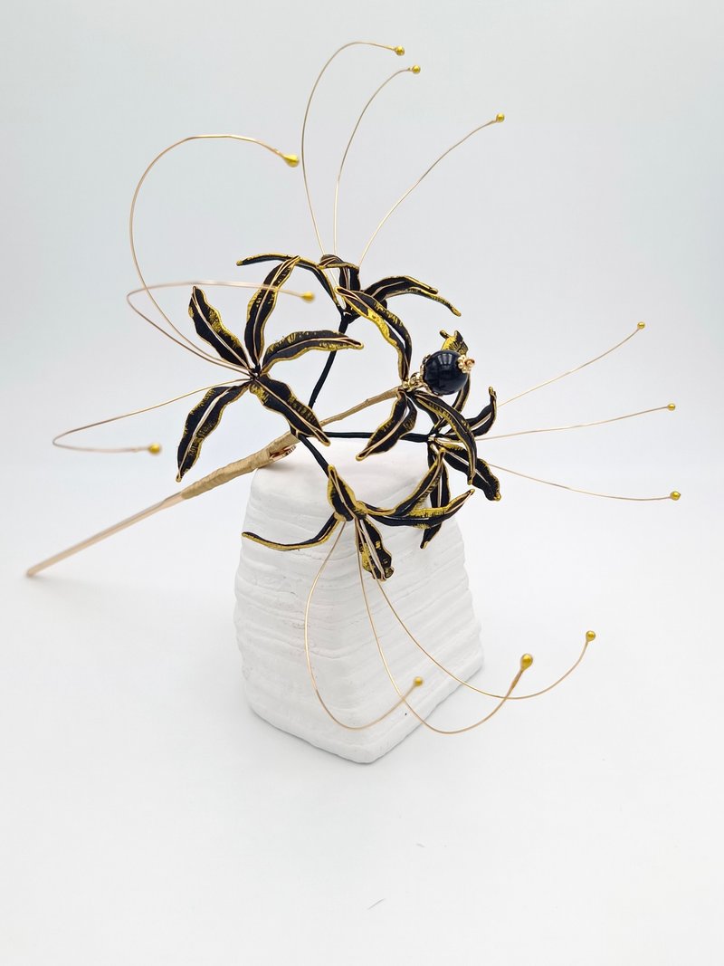 [Qiao Yun Lu] The other side of the embers flower entwined flower hair accessories hairpin black ...