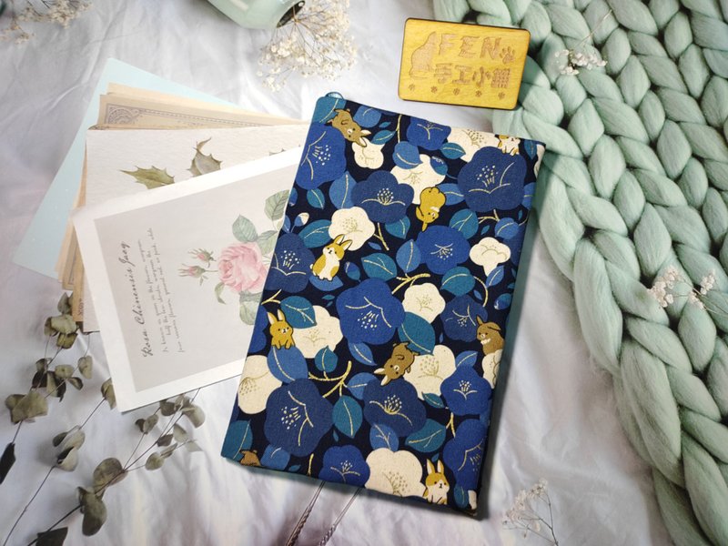 厚棉款深藍底藍白花朵兔布書衣-布書套-A5小說-25K筆記本-手冊套- - 設計館 FEN手工小鋪 書衣/書套 - Pinkoi