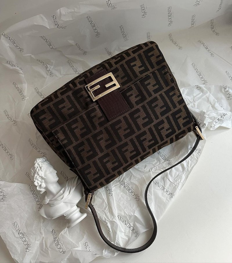 中古包 Fendi芬迪 經典金扣大款法棍包 mamma baguette - 設計館 Oh My Goldness Vintage 持牌鑑定師的中古選物店 手提包/手提袋 - Pinkoi