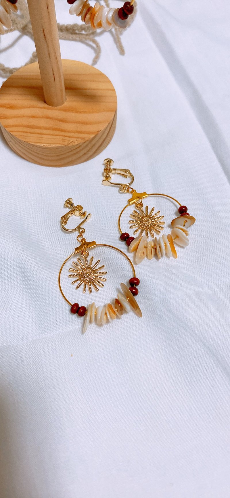 sun*sun*natural Stone pebble hoop earrings - Shop vivifica-nene Earrings & Clip-ons - Pinkoi