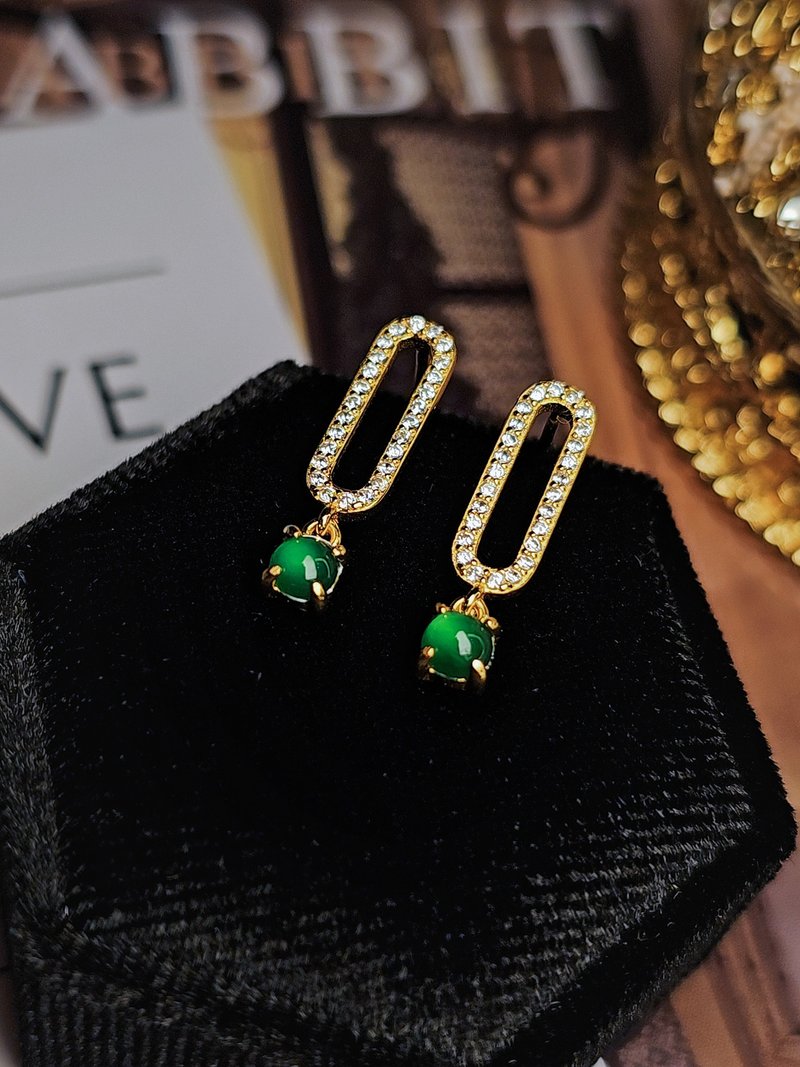 |時尚陽綠|a貨翡翠冰玻陽綠蛋面3.8mm純銀鍍18k黃迴紋針耳環 - 設計館 Luien路安翡翠 耳環/耳夾 - Pinkoi