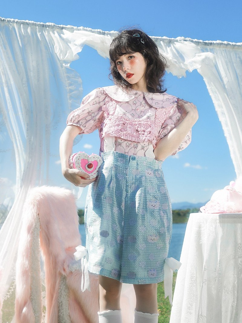 Meugler牛稠島 狗狗系列 薄荷藍色格子奶油小狗立體提花 廓形中褲 - 設計館 Meugler牛稠岛 吊帶褲/連身褲 - Pinkoi