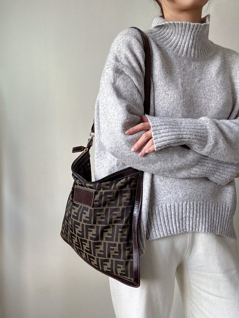 中古正品 Fendi 芬迪 老花 慵懶系 手拿包 側背包 斜背包 中性 Autrefois Vintage Bags HK｜手拿包人氣榜 - Pinkoi