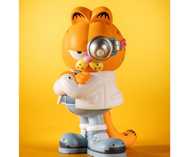 Garfield Sleeping In Box