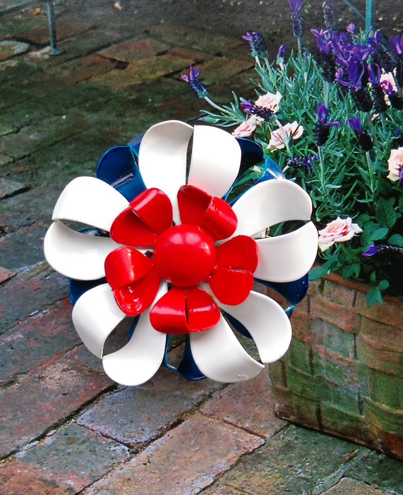 【美國西洋古董飾品】立體緞帶 經典三色 琺瑯花 花卉 別針 胸針 - Shop Vintage Jewelry old-time-corner Badges & Pins - Pinkoi