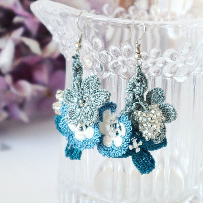 レースとビーズのピアス - ビジュー- アクアブルー AYTURK｜耳環/耳夾/耳骨夾人氣榜 - Pinkoi