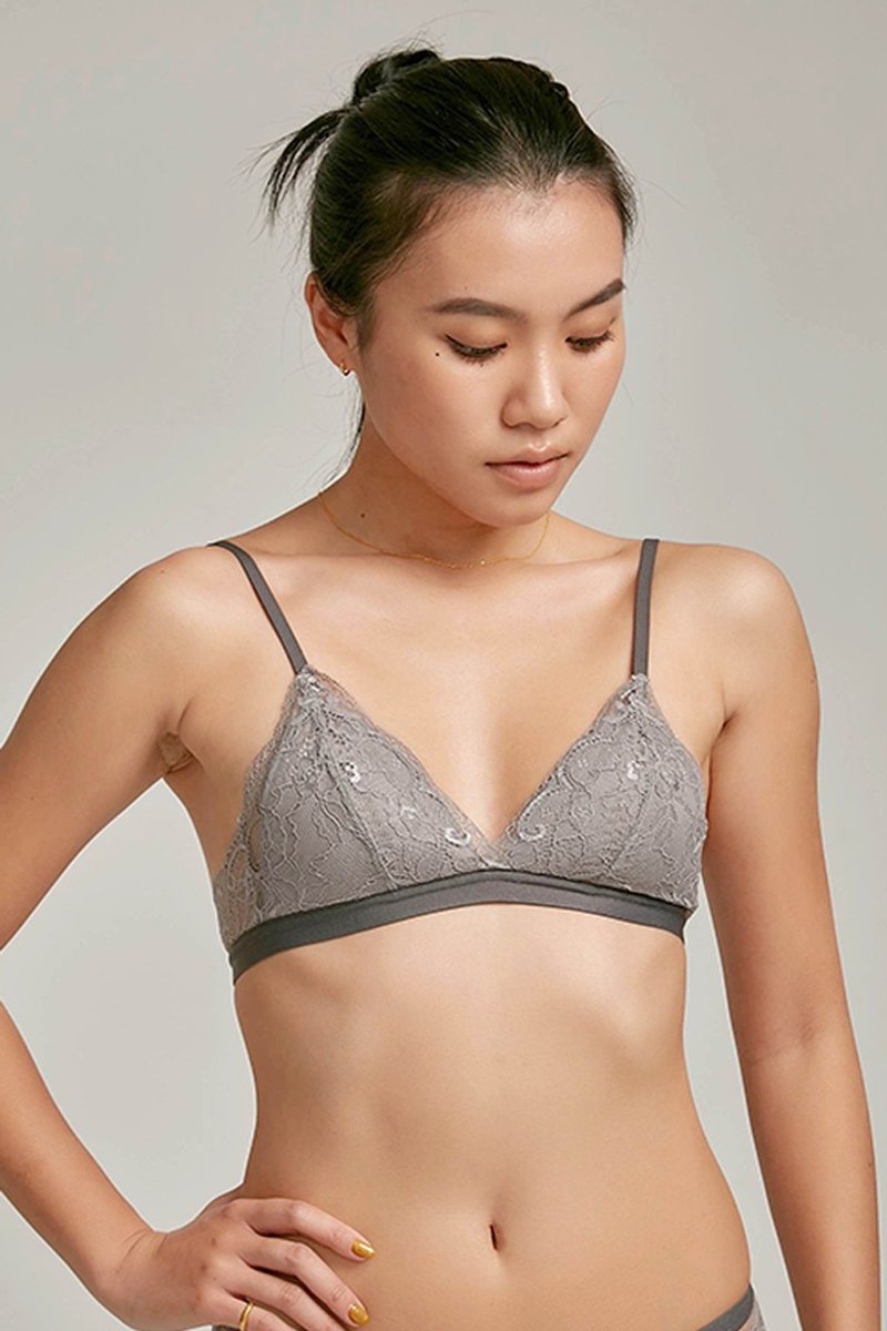 柔絲・蕾絲拚色三角杯 - 灰蝶藍 韌 REN｜無鋼圈內衣｜女內衣褲人氣榜 - Pinkoi