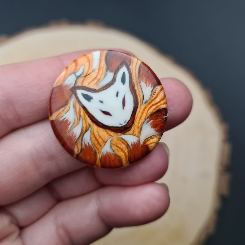 Kitsune brooch, real oil painting miniature on mother of pearl. Kitsune fox pin - 設計館 手繪飾品 胸針 ...