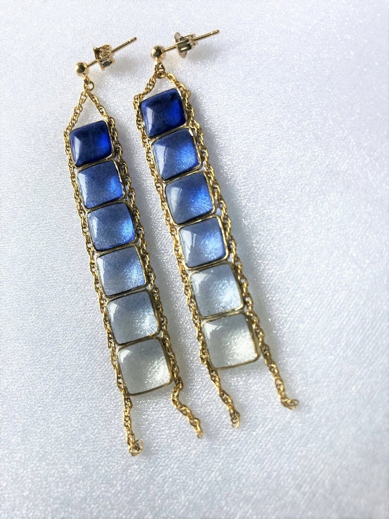 窓に映る空 (ピアス・イヤリング) - 設計館 k-ulta-hetkis 耳環/耳夾 - Pinkoi