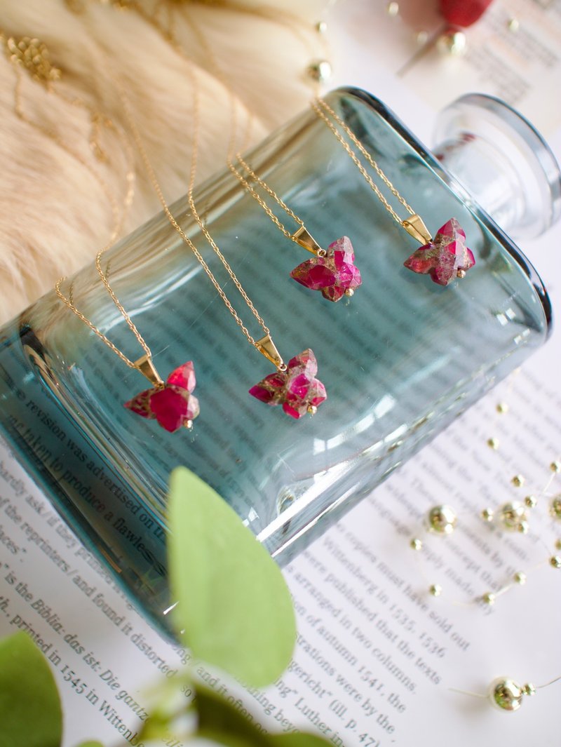 蝶々のネックレス - ショップ Hachi ネックレス - Pinkoi