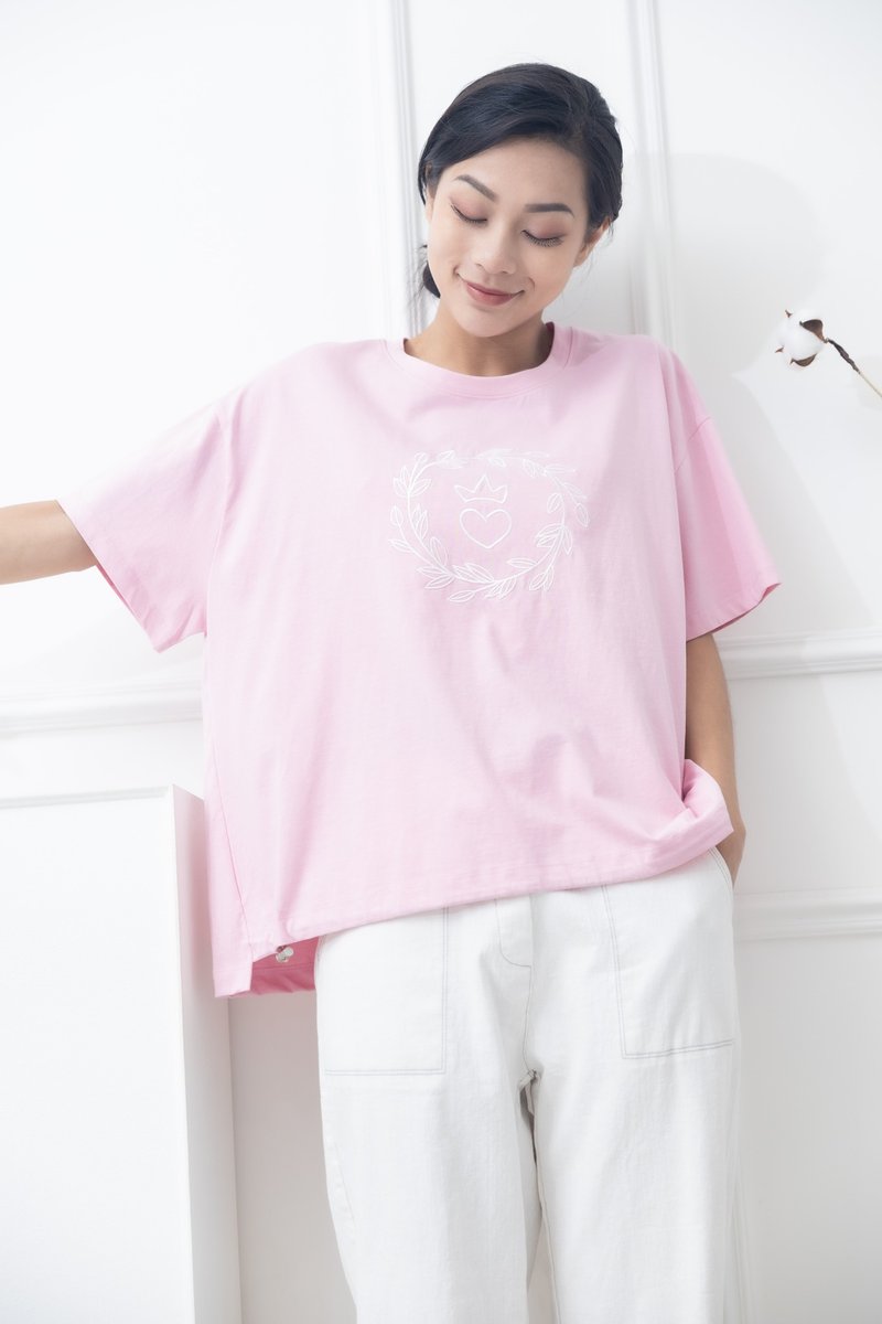 胸前立體花圈愛心刺繡上衣 粉色 Meya 編縫編織｜女 T 恤人氣榜 - Pinkoi