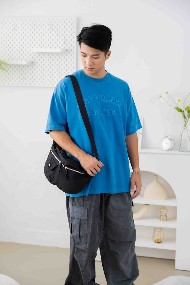 立體字短袖上衣 藍色 Meya 編縫編織｜男 T 恤人氣榜 - Pinkoi