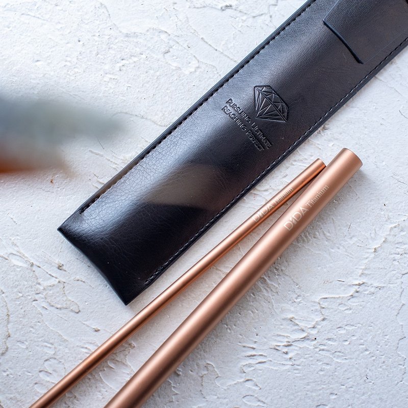Gorgeous pure titanium straw leather set - Shop TIWONDER Reusable ...