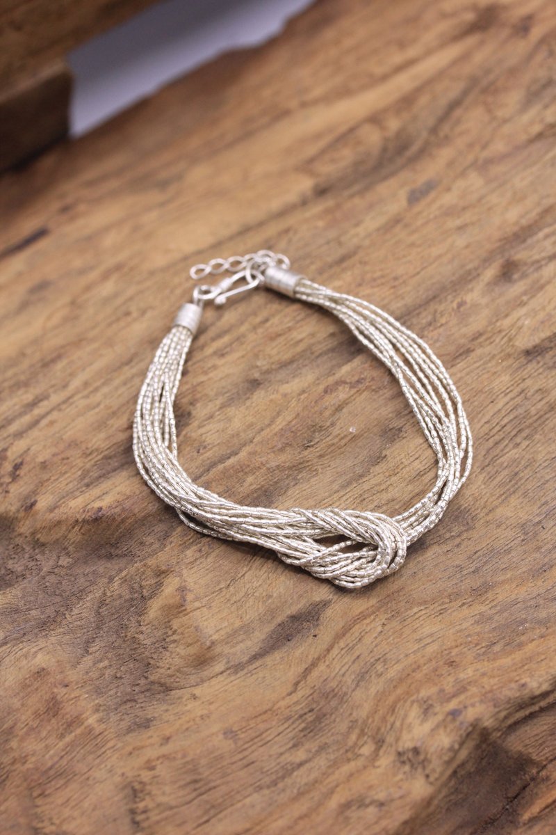 マルチストランド ノット ブレスレット (B0081) - ショップ Stories of Silver ブレスレット - Pinkoi