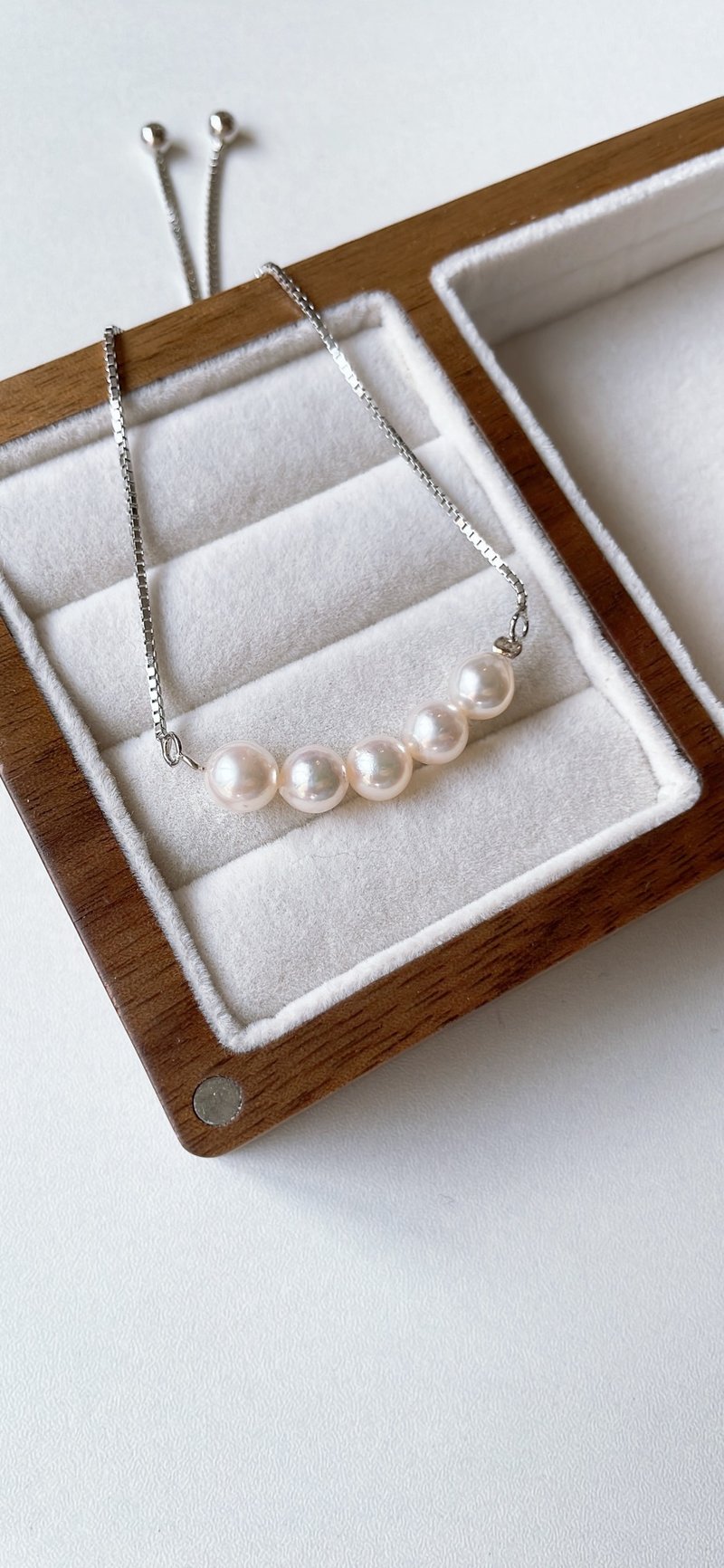 氣質女生 日本Akoya珍珠排珠手鏈 可調式手鏈 6mm 珍珠 Lune Lapin Handmade｜手鍊/手環人氣榜 - Pinkoi