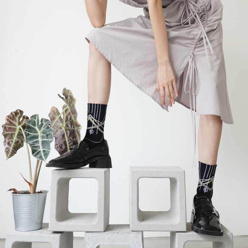 流星墜落 中筒襪 TOOCI｜襪子人氣榜 - Pinkoi