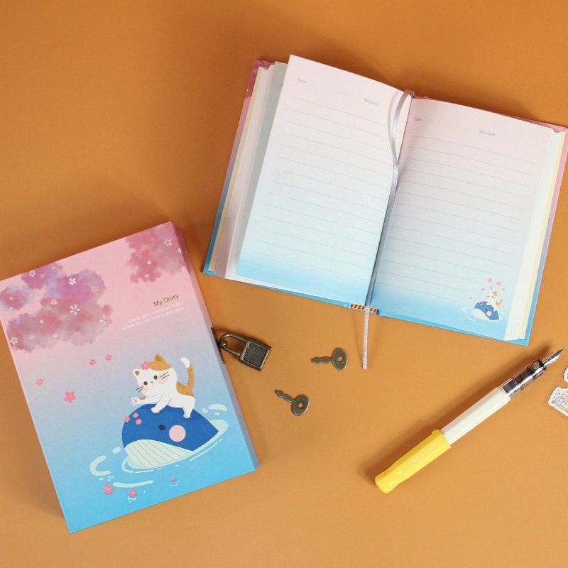 Chuyu A6/50K日記/盒裝日誌/精裝筆記/附鎖頭鑰匙/橘貓與鯨-192張 珠友文化 Chuyu Culture｜筆記本/手帳人氣榜 - Pinkoi
