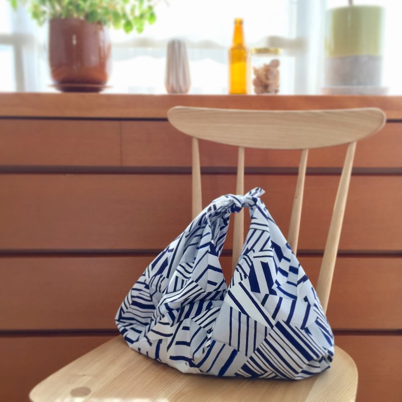 Azuma Bag Bold Pattern Navy M - 設計館 harunohi 手提包/手提袋/托特包 - Pinkoi