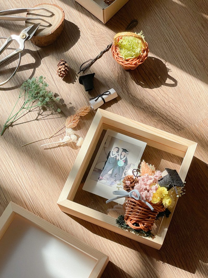 【手作材料包】畢業祝福花籃 - 閃耀時光 x 不凋乾燥花手作DIY透 - 設計館 su.mi 尋未花路 花藝/盆栽/植栽 - Pinkoi