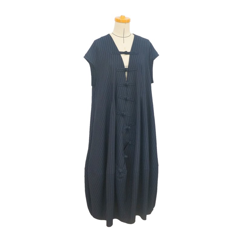 Aman No.116 全面啟動陀螺套裝組 深藍色直紋洋裝 盤釦款 三八計 Aman｜洋裝/連身裙人氣榜 - Pinkoi