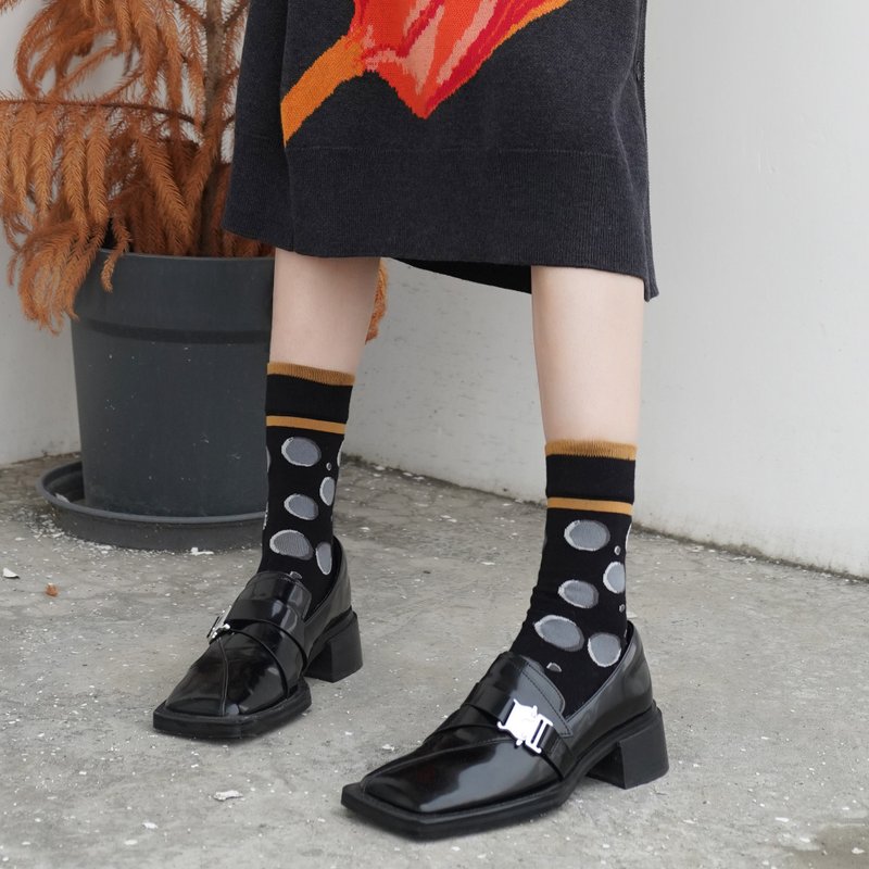 月球表面 中筒襪 TOOCI｜襪子人氣榜 - Pinkoi