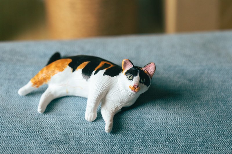 Cat customized pet handmade clay model Sanhua cat with base - Shop ...