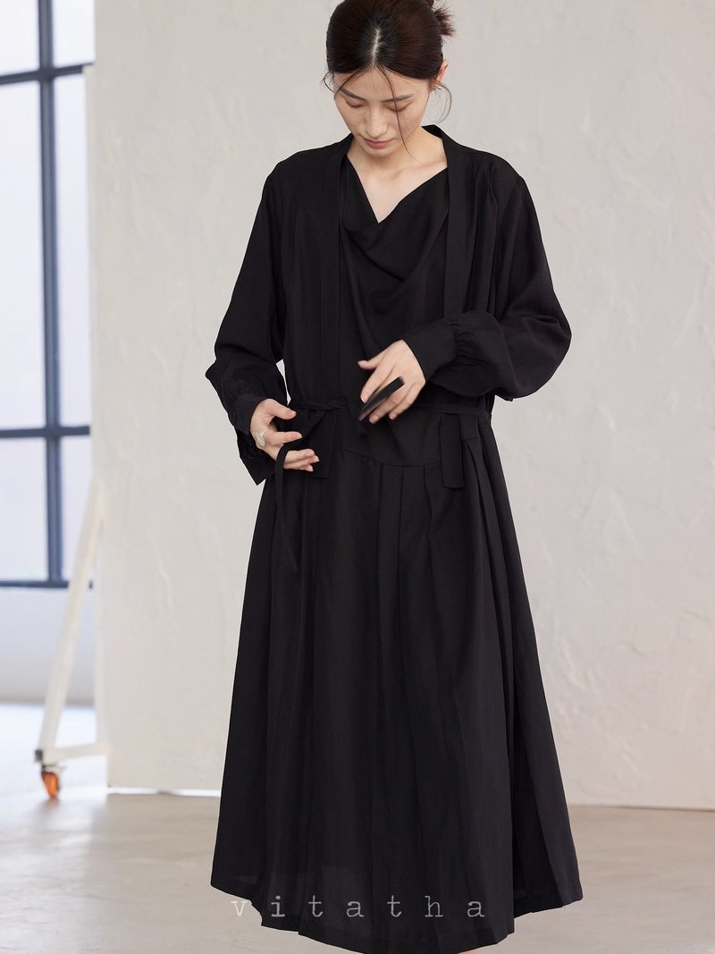 黑色 2色 寬松復古蕩領系帶洋裝 百搭素色百褶長袖連衣裙 vitatha 番塔塔｜洋裝/連身裙人氣榜 - Pinkoi