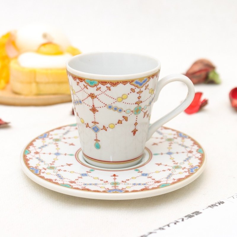 【九谷燒】青郊窯緣起馬克杯盤組-瓔珞文 荷風日立商行｜咖啡杯/馬克杯人氣榜 - Pinkoi