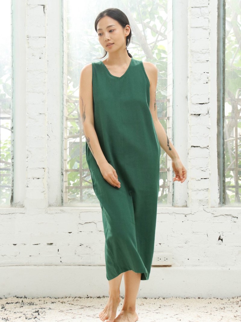 OMAKE 後交疊開衩V領洋裝 / 礫紋布 森綠 - 設計館 OMAKE TAIWAN 洋裝/連身裙 - Pinkoi