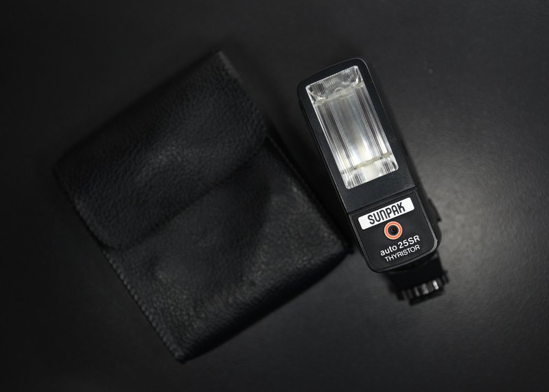 【經典古物】Sunpak Auto 25SR Thyristor 閃燈同步線 復古閃光燈 - 設計館 Film Camera Vogue 相機/拍立得 - Pinkoi
