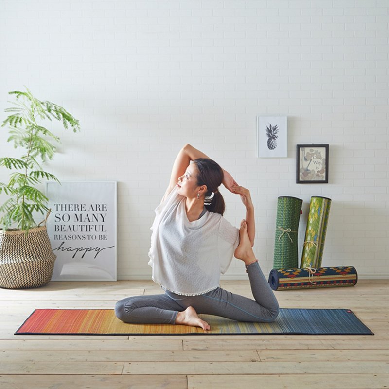 【質感生活】藺草瑜珈墊JOY 丹寧跨界漸層工藝 吸汗透氣 添加精油 IKEHIKO專賣店｜日本池彥頂級藺草製品｜讓生活與自然更靠近｜瑜珈墊人氣榜 - Pinkoi