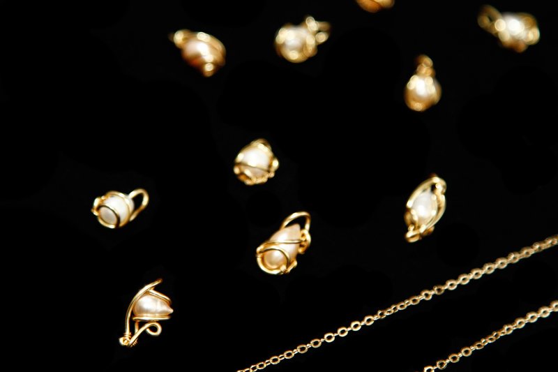 【水晶系列】淡水珍珠 百搭迷你墜 附鍍金鍊 _ 珍愛 (售完補貨) 鉍元素 SBI｜項鍊人氣榜 - Pinkoi