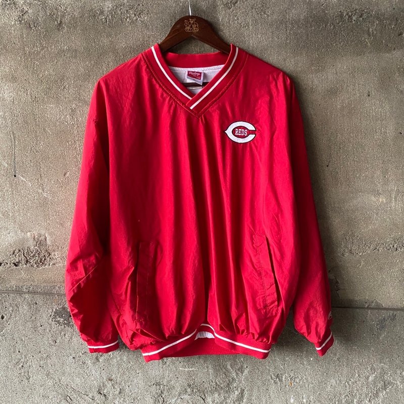 --兩光師古著--紅色球隊V領訓練衣 罩衫 兩光師古著｜男夾克/外套人氣榜 - Pinkoi