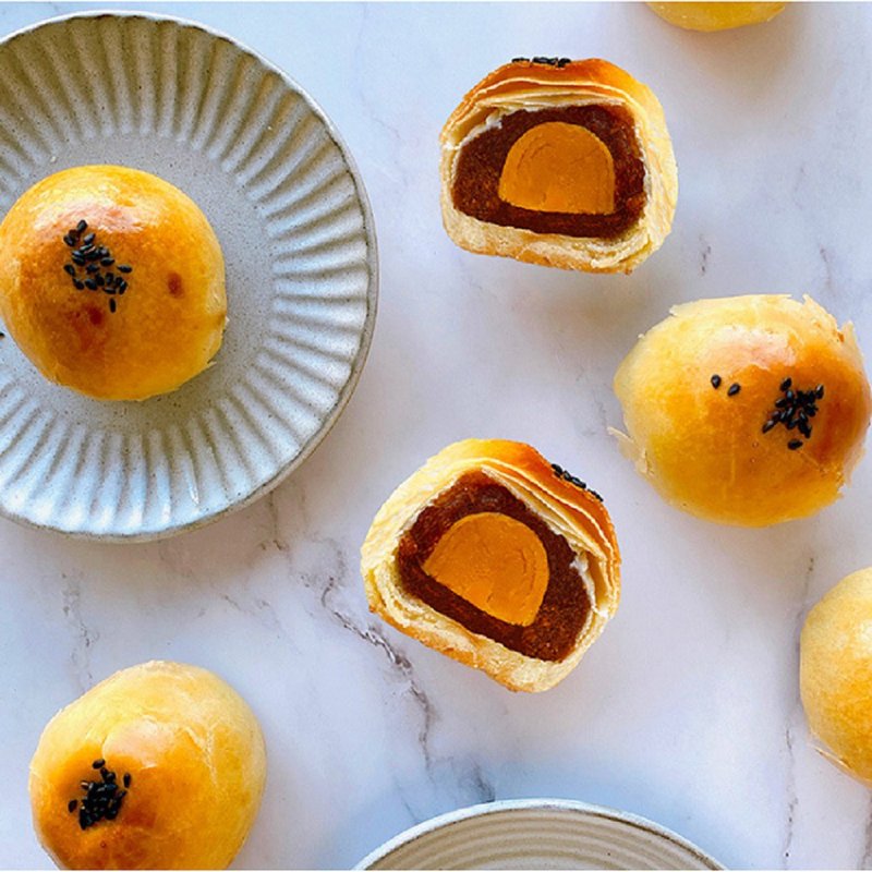 【麻姥姥】手工蛋黃酥1盒(360公克/包 6顆/盒) MOL 美食嚴選｜蛋糕/甜點人氣榜 - Pinkoi