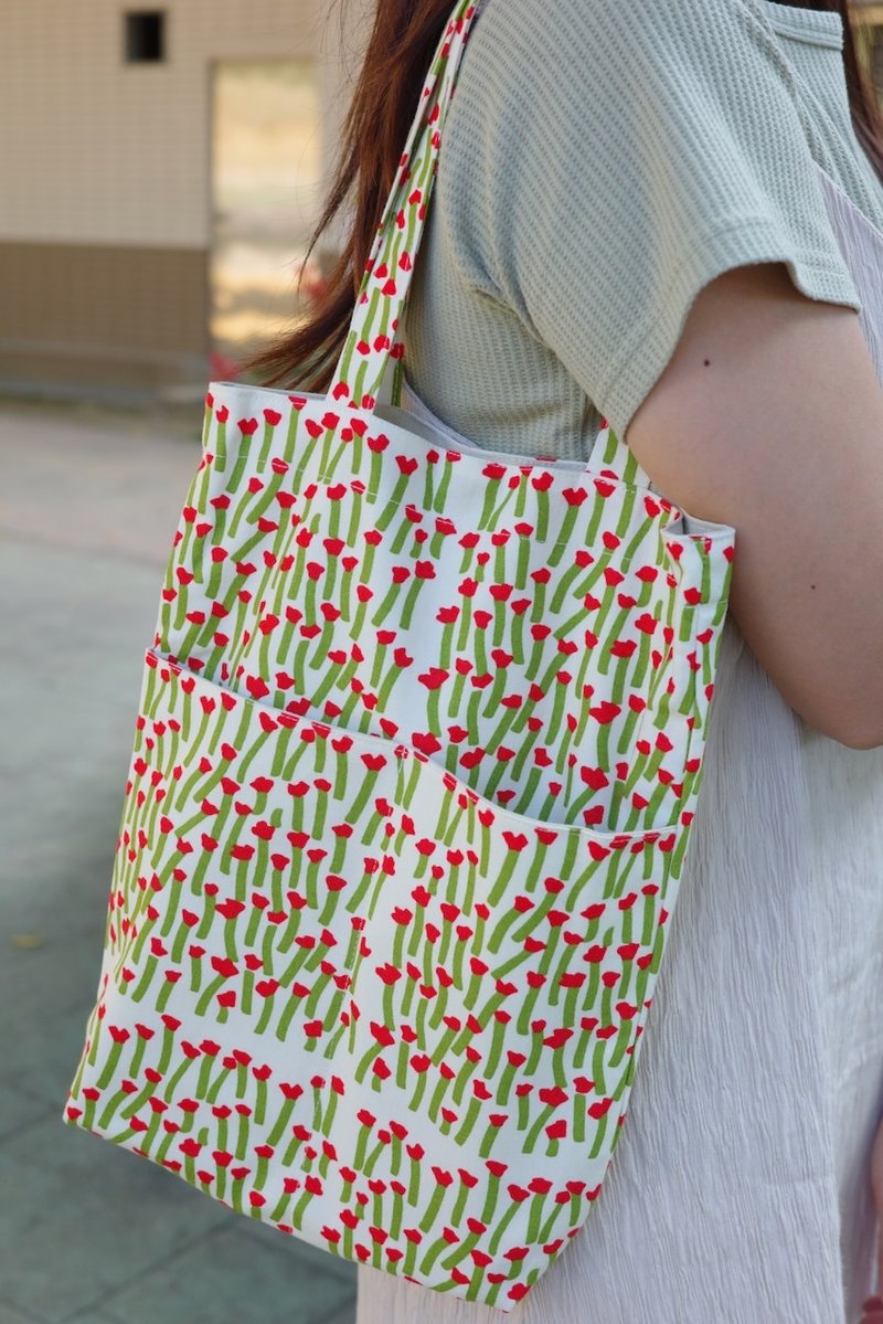 花團錦簇 白 - A4側背包 A4書袋 側背袋 托特包 | 海柏手作 海柏手作 Hebbian Handmade｜側背包/斜背包人氣榜 - Pinkoi