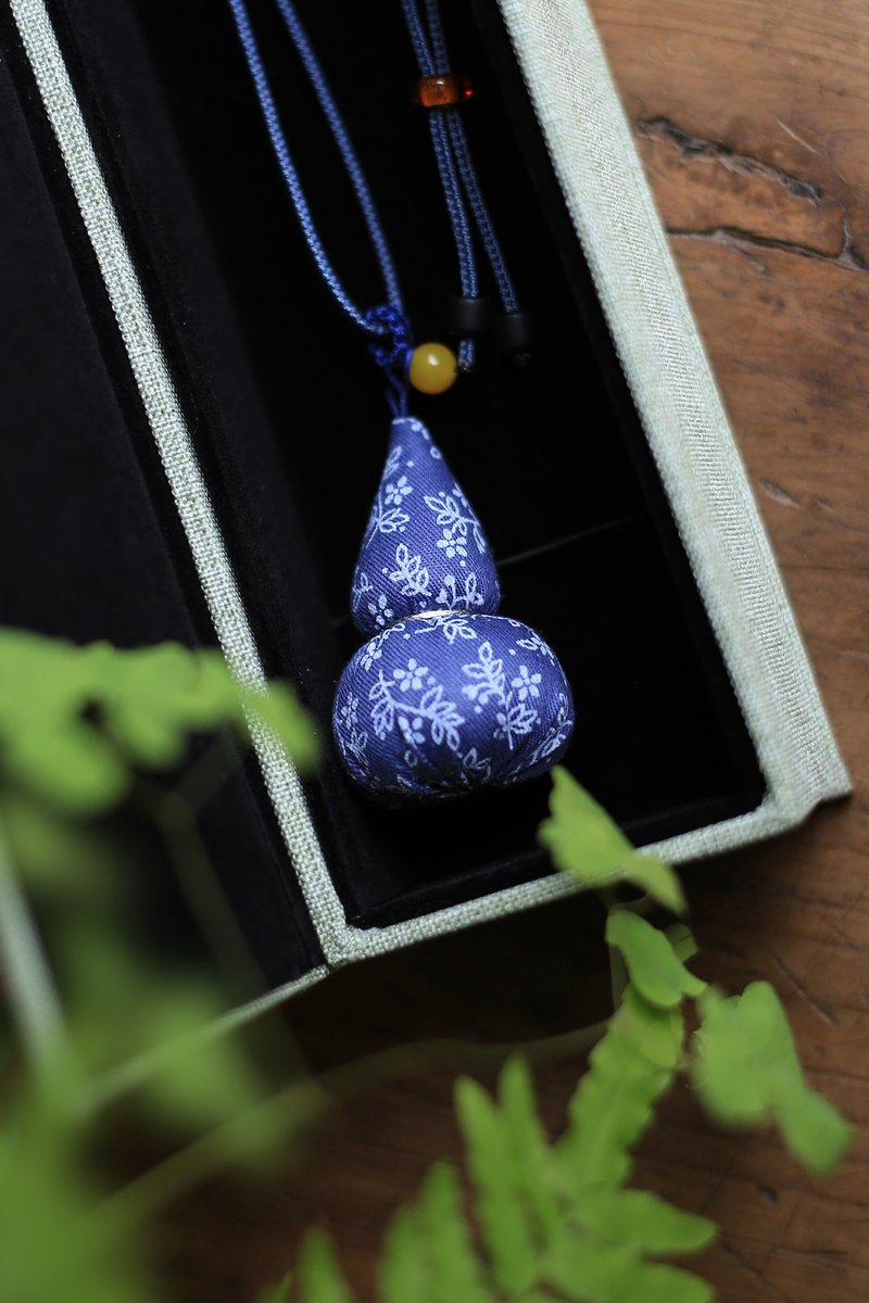 壹染指香包 | 藍底白紋 葫蘆 | 三個型號 DIY隨心配 壹染指｜項鍊人氣榜 - Pinkoi