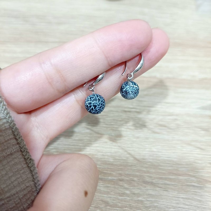 Black Pearl (pin earrings, clip earrings) - Shop cactusacc Earrings & Clip-ons - Pinkoi