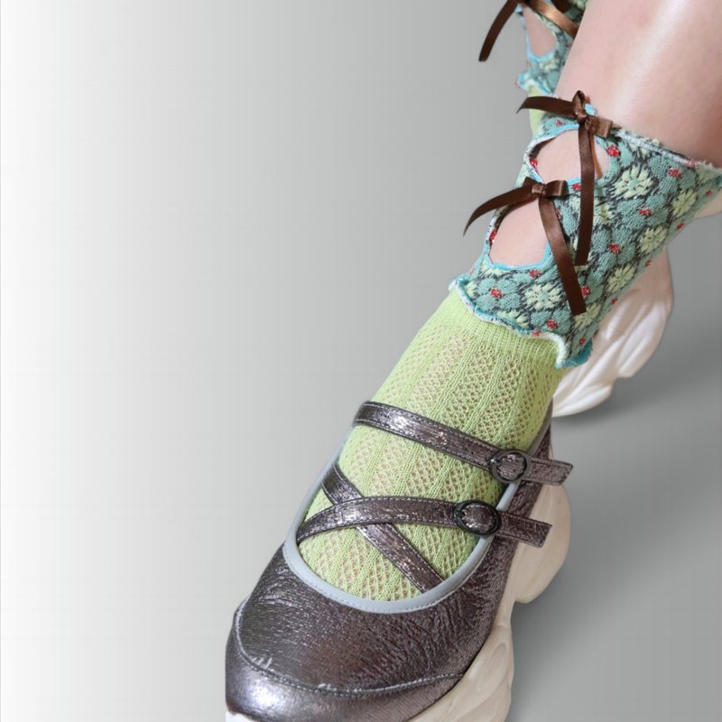 グリーン×ブラウン 新作 リボンカラフルメロウソックス 派手靴下 個性的 22.5〜28 女性靴下 socks rework｜襪子人氣榜 - Pinkoi