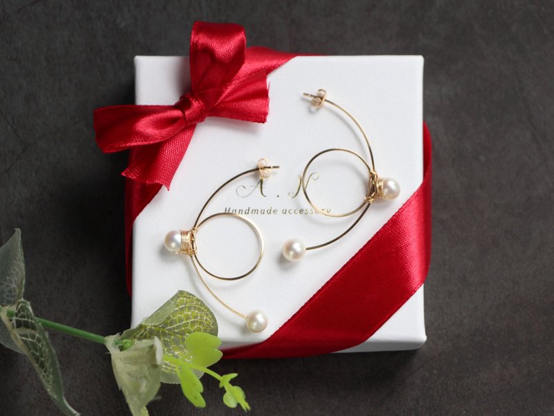 14kgf- UZU pierced earrings (pearl or crystal) A.N｜耳環/耳夾/耳骨夾人氣榜 - Pinkoi