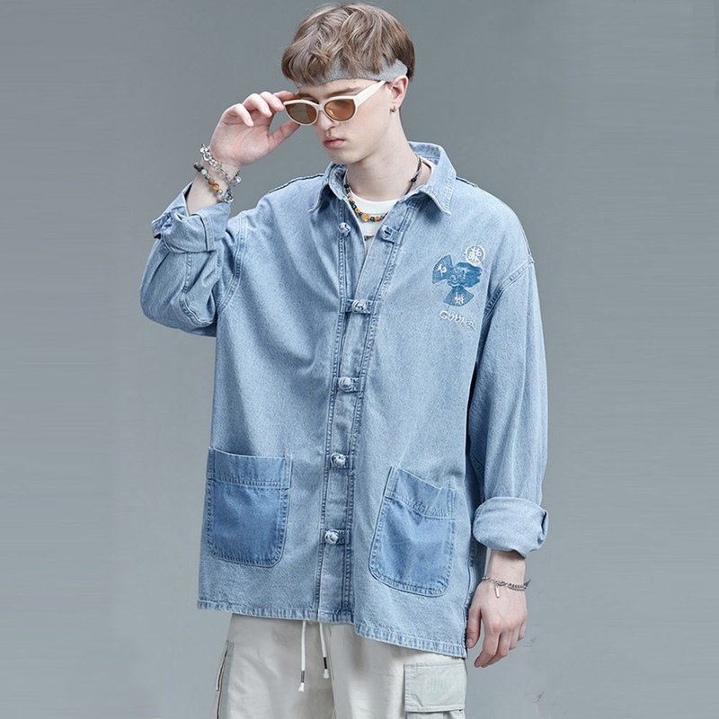 【双 11 限定】淺藍色多口袋牛仔夾克男士改良唐裝夾克刺繡外套 MUYU｜男夾克/外套人氣榜 - Pinkoi