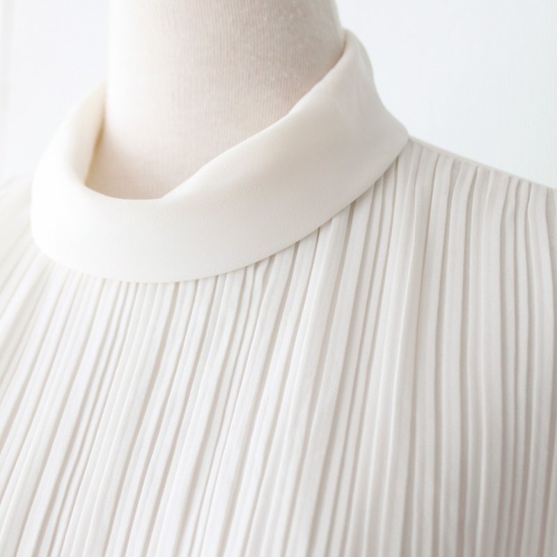 春夏復古日本製典雅立領百摺背後扣長袖白色古著襯衫-瑕疵特 REreburn｜女襯衫人氣榜 - Pinkoi