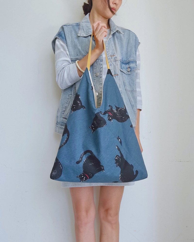 【大三角系列】日本黑貓三角包 肩背包 購物袋 大容量 設計手作包 厭式手作 YENZ STUDIO｜側背包/斜背包人氣榜 - Pinkoi