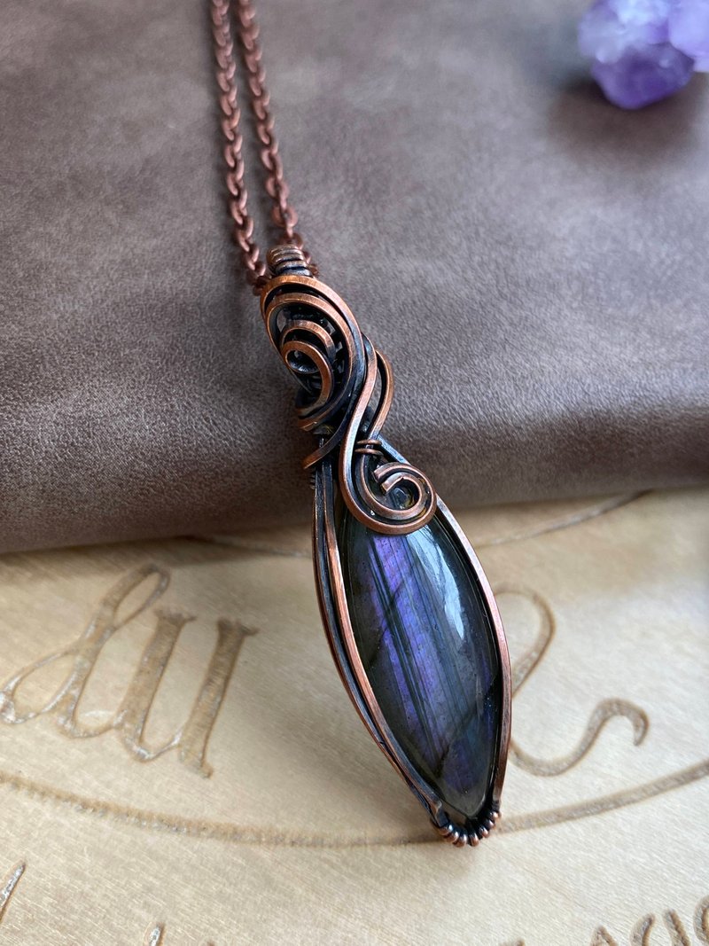WW85 全手工編織 繞銅線 復古做舊 wire wrap 紫拉長石吊咀 - 設計館 Misssheep Handmade 項鍊 - Pinkoi
