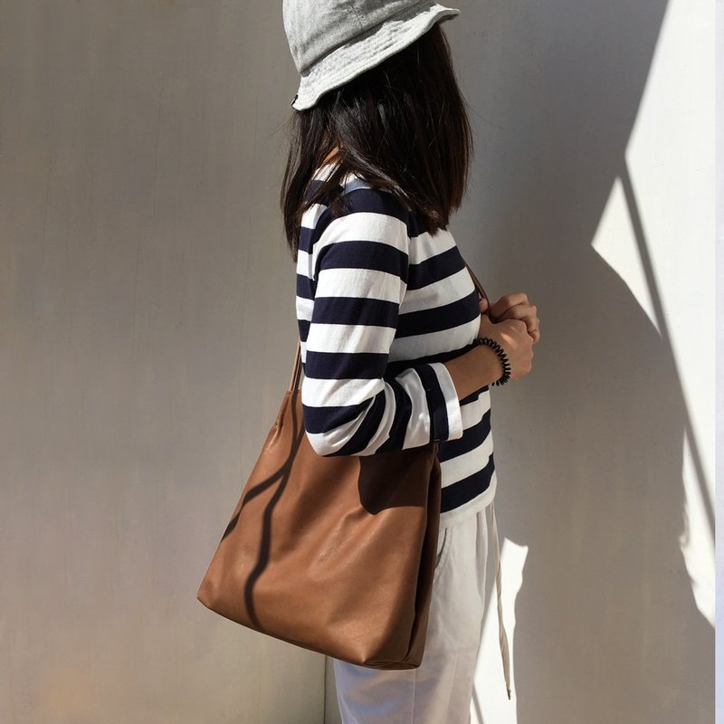 *Mingen Handiwork*原創手工咖啡色牛皮挎包DJ18002 mingenhandiwork｜側背包/斜背包人氣榜 - Pinkoi