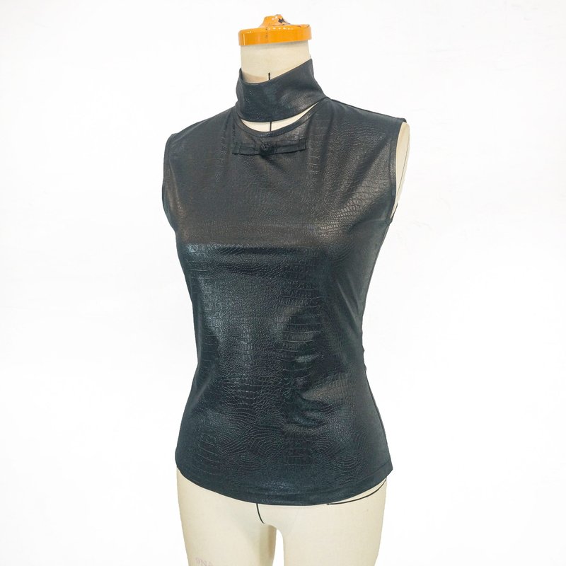 Aman No.83 金屬光澤銀超帥騰雲鳳鳴紋盤釦挖領坦克背心 三八計 Aman｜背心/無袖上衣人氣榜 - Pinkoi