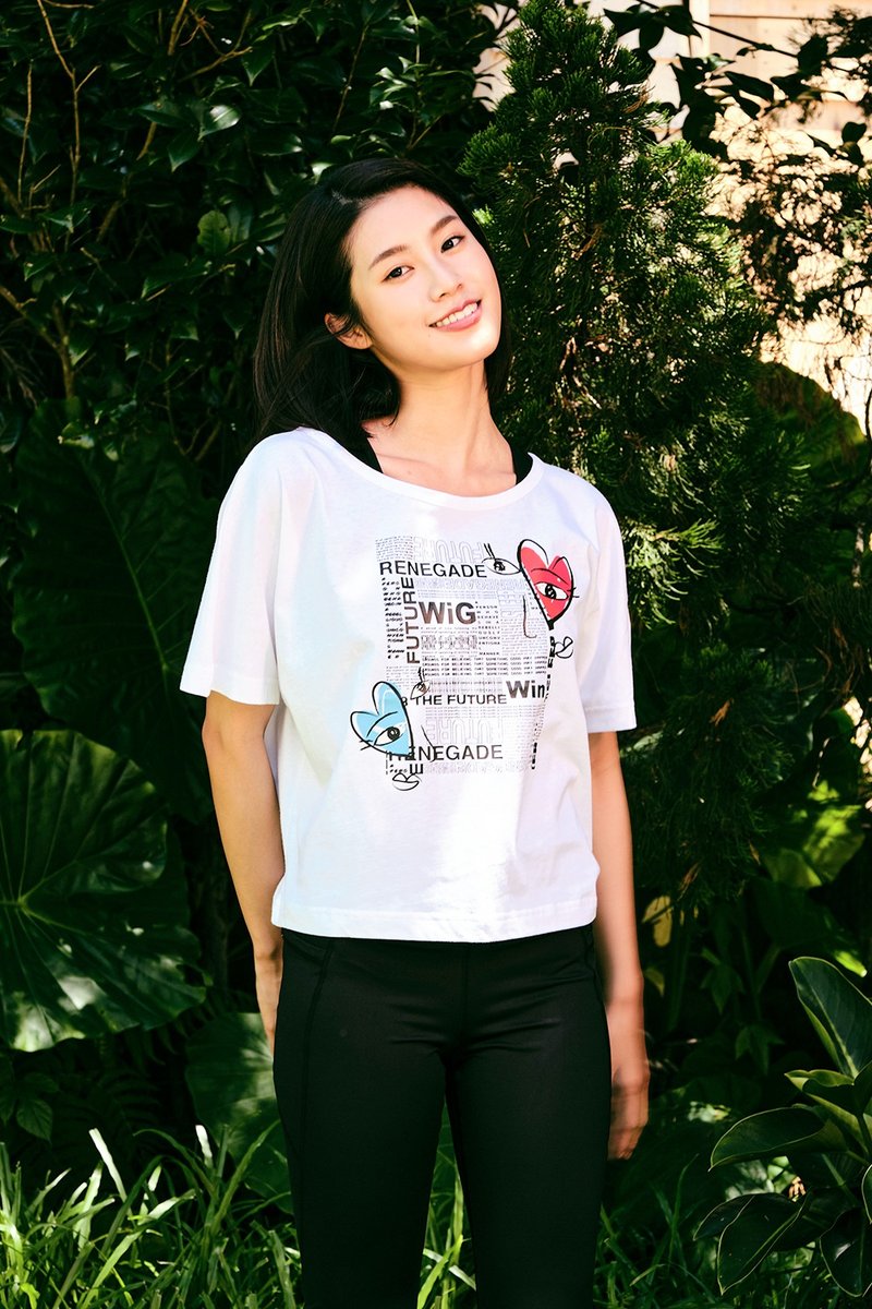 川衣見休閒女款-愛心圖TEE (短版) 川衣見｜女 T 恤人氣榜 - Pinkoi