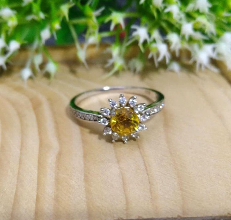 6.5 mm. Natural yellow sapphier ring silver sterling size 7.0 free resize homejewgem｜戒指人氣榜 - Pinkoi