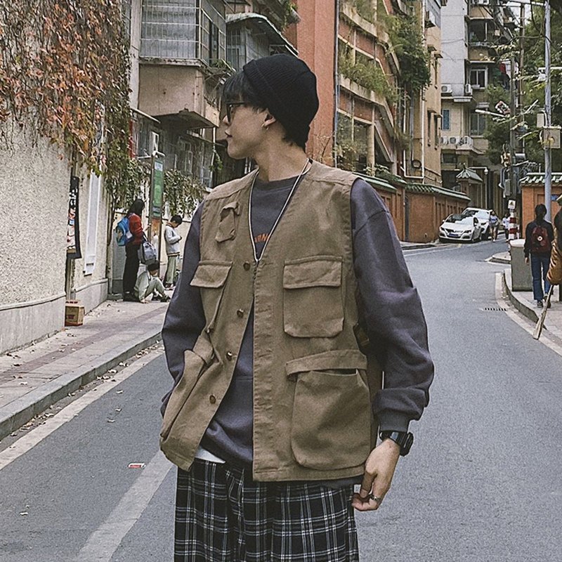 【雙 11 限定】【双 11 限定】日系復古多口袋背心工裝馬甲外套 MUYU｜男背心人氣榜 - Pinkoi
