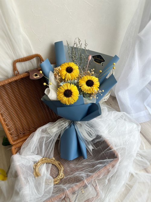 向日葵花束/畢業花束/索拉花束/祝福花束 Le Petit Florist。小花室｜乾燥花/永生花人氣榜 - Pinkoi